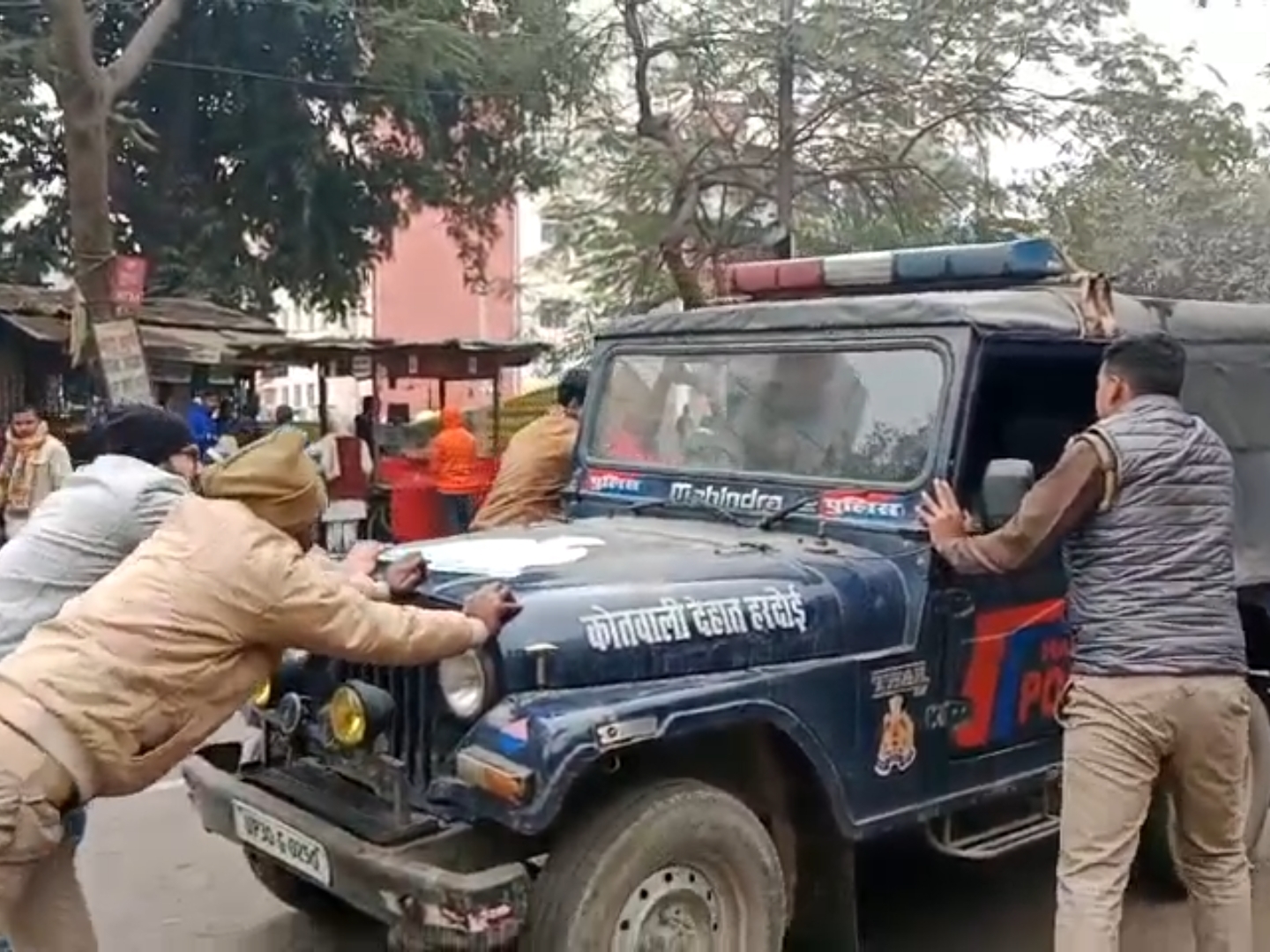 Police jeep broke down, 'push parade' was conducted