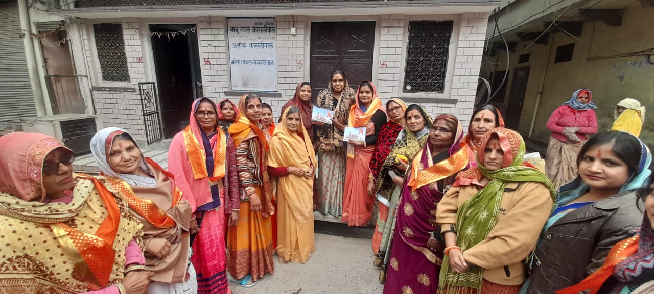 Yellow rice was distributed for the consecration of the idol. | मूर्ति ...