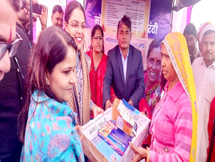 Visit of Secretary-in-charge Gayatri Rathod | प्रभारी सचिव गायत्री ...