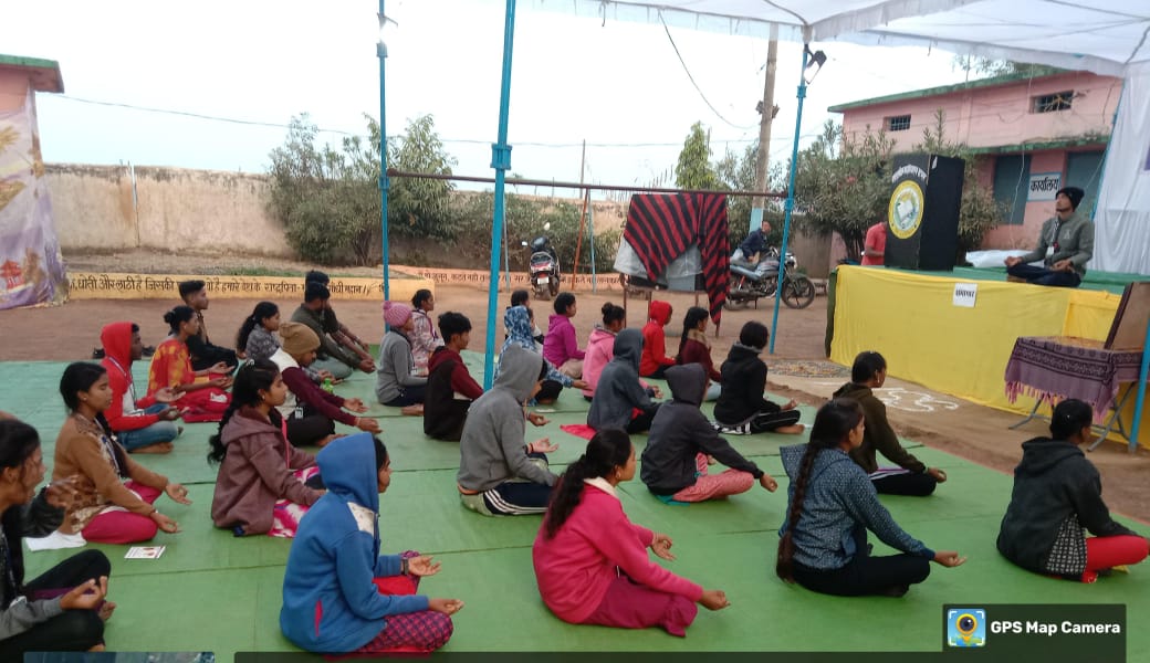 Message given to do yoga daily | प्रतिदिन योग करने का दिया संदेश ...