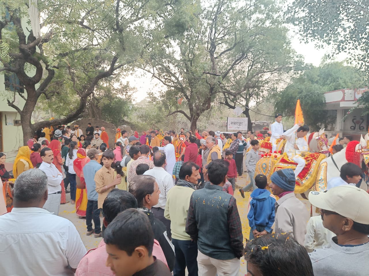 The Akshat Kalash coming from Ayodhya was welcomed with shower of ...