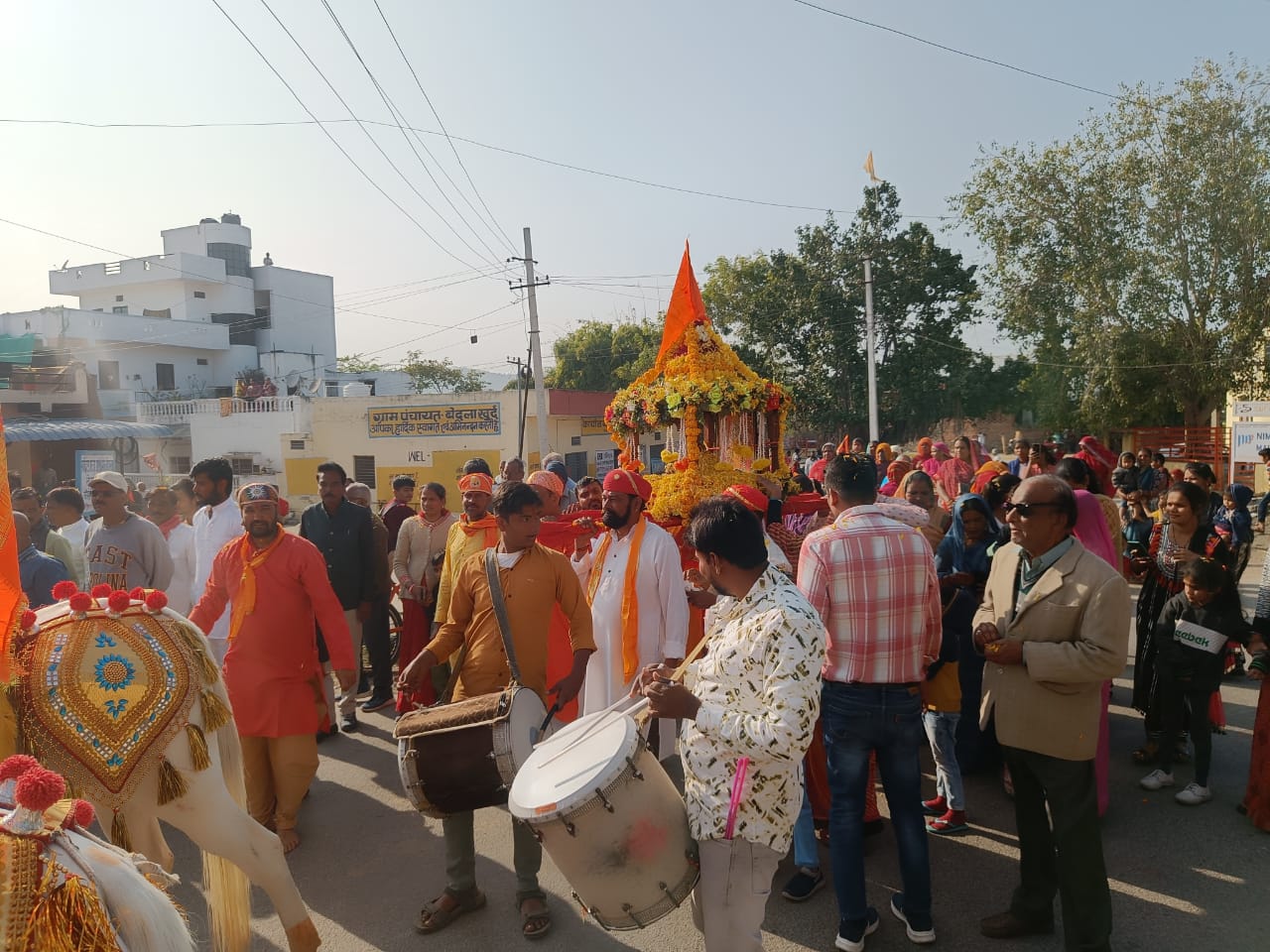 The Akshat Kalash coming from Ayodhya was welcomed with shower of ...