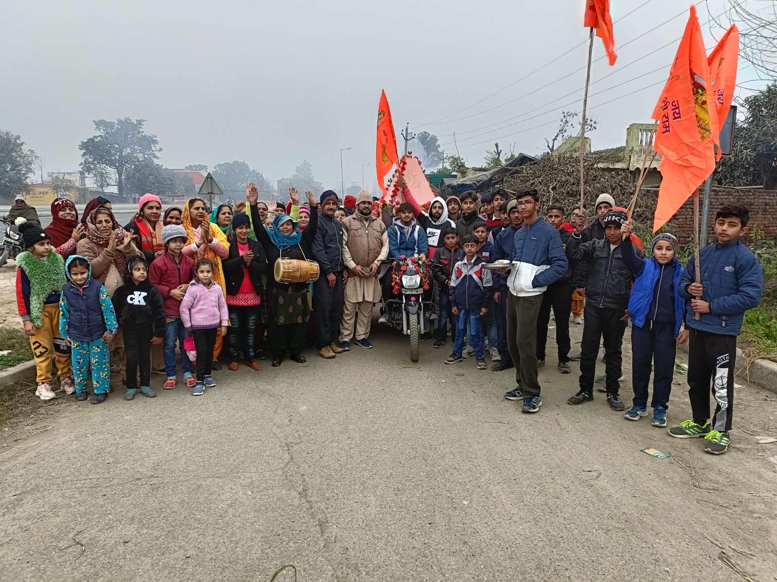 Welcome Kalash Yatra with shower of flowers in ecstasy | परमानंद में ...