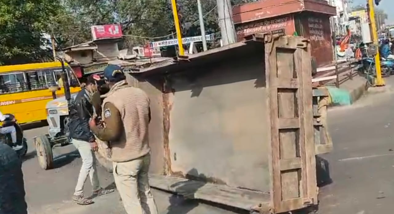 School bus break spread in Ratlam
