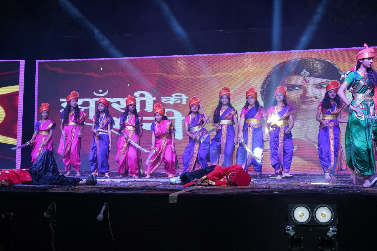 School children presented Indian festivals in the annual festival ...