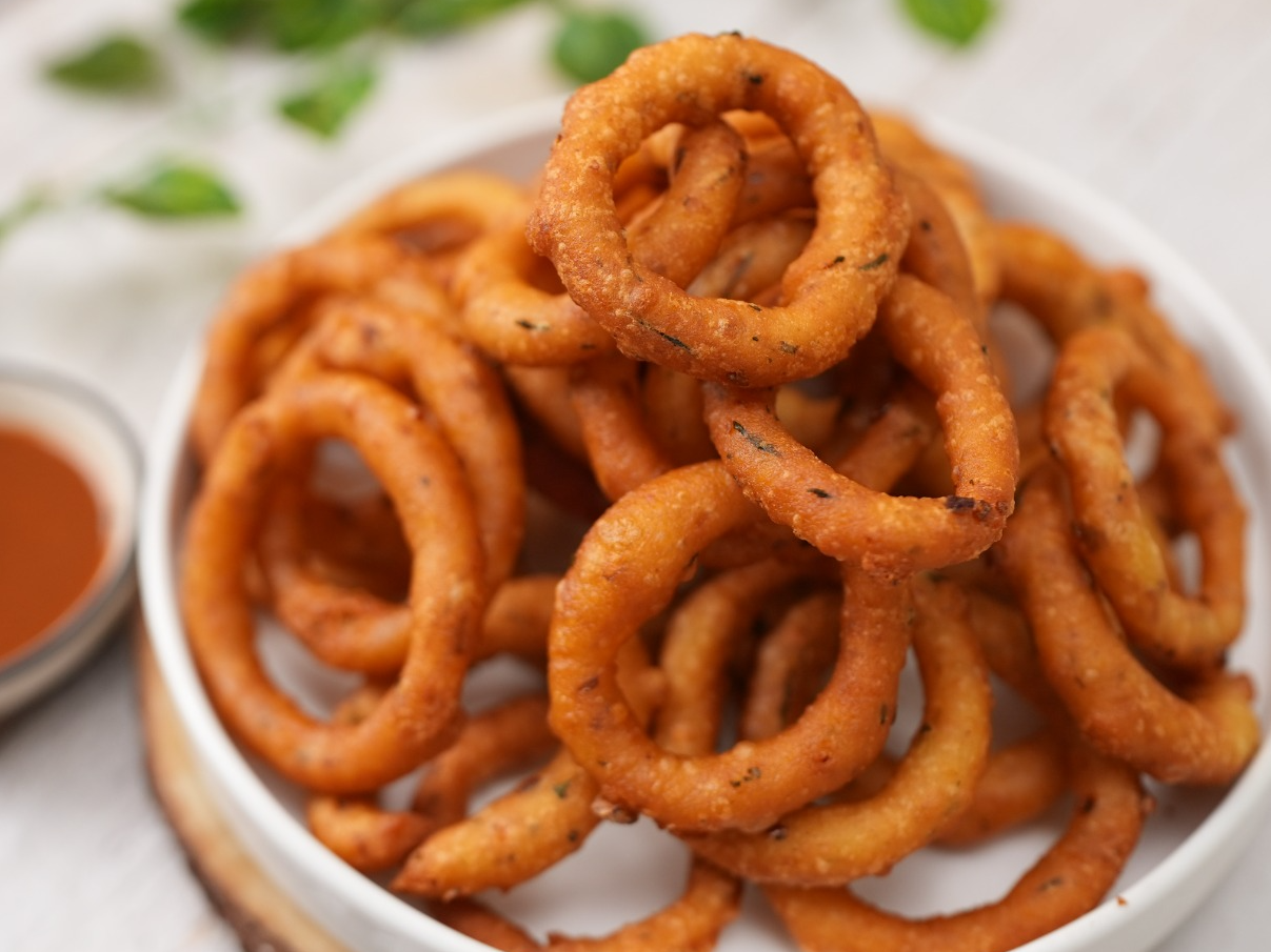 Enjoy hot crispy rings in cold weather | रसरंग में देश दुनिया के जायके ...