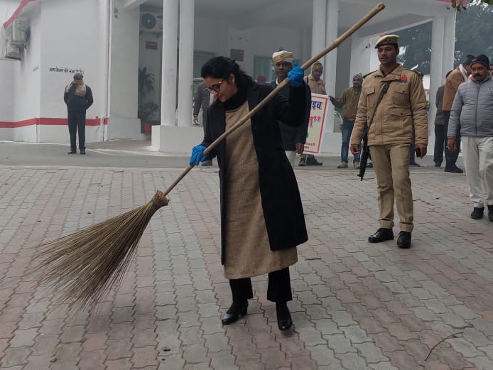 Special cleaning campaign launched from Collectorate premises in ...