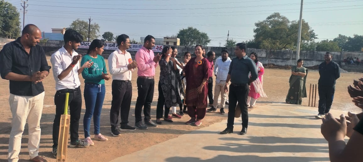 Students showed their bravery in cricket, kabaddi, badminton, kho-kho ...