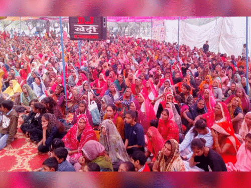 Devotees gathered in the story of Lord Devnarayan