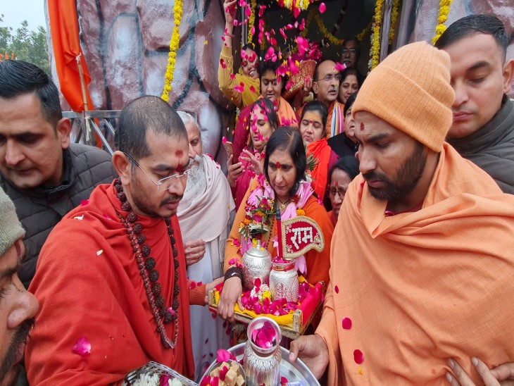 Sadhvi Ritambhara leaves for Ayodhya