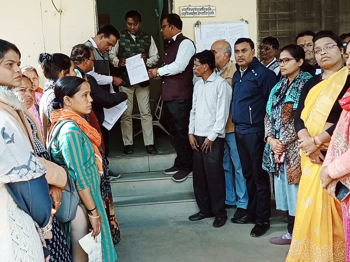Neemuch - ANM was assaulted over the matter of making vaccination card ...
