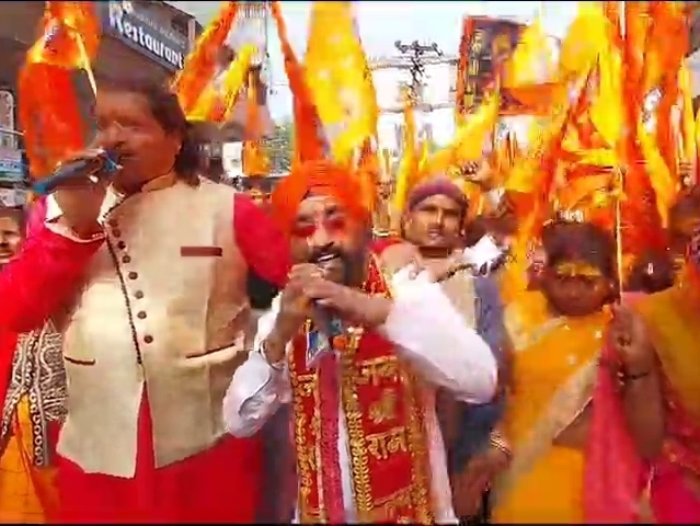 Crowd of devotees gathered in Shri Ram Deepotsav Invitation Yatra, call ...