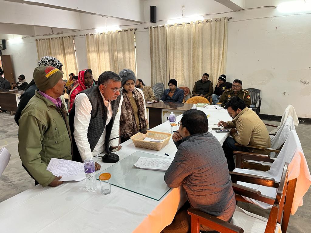 Complete Samadhan Diwas organized in Mau | मऊ में संपूर्ण समाधान दिवस ...