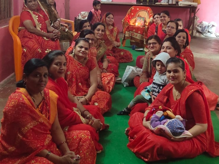 Haldi-kumkum and meeting ceremony of women in Jobat | जोबट में महिलाओं ...