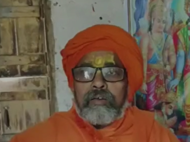 Falahari Baba eat food in Ayodhya after 30 years | फलहारी बाबा 30 साल ...