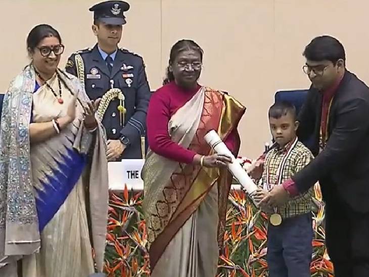 Pradhan Mantri Rashtriya Bal Puraskar 2024; Avnish Tiwari | Indore News | राष्ट्रपति के हाथों ...