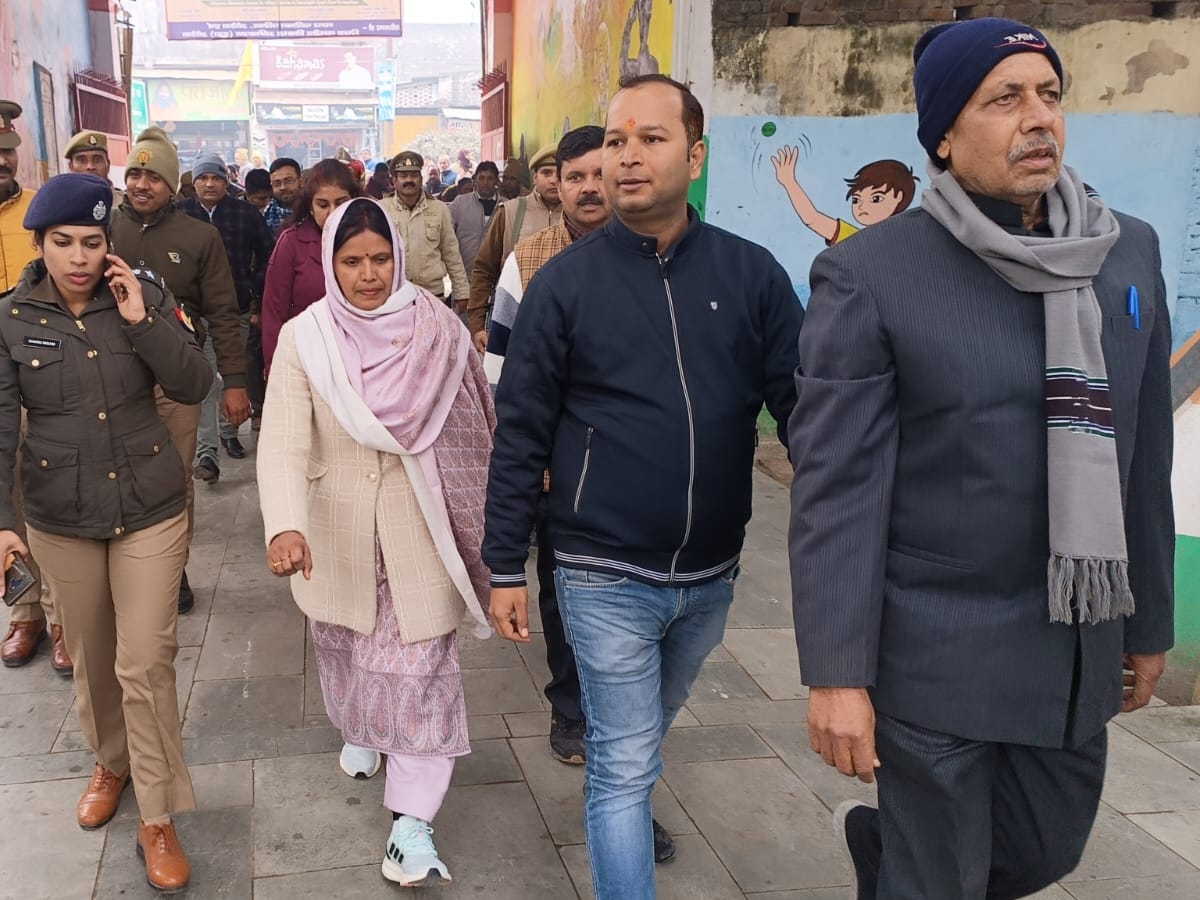 Human chain formed on the birth anniversary of Subhash Chandra Bose ...