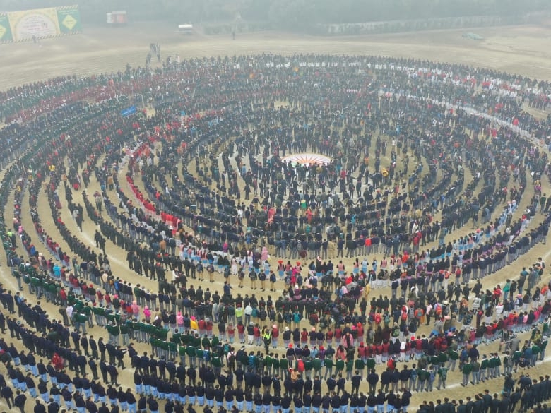 20 thousand children formed human chain in Meerut | मेरठ में 20 हजार ...