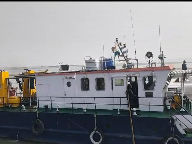 Cruise going to Ayodhya stuck in Saryu river in Basti