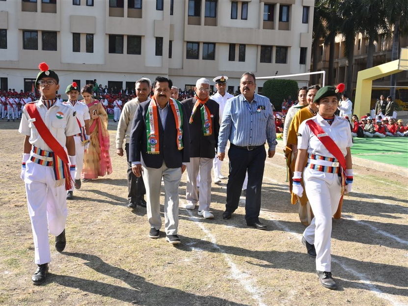 Republic Day organized in Mithi Gobindram and Navnidh School | मिठी ...