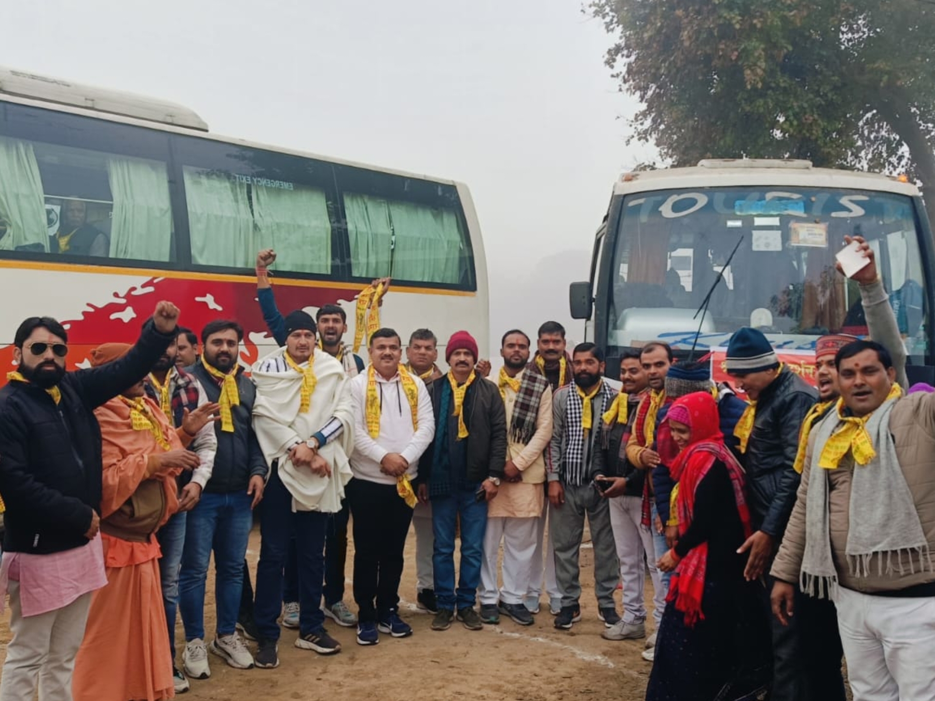 RSS and VHP-Bajrang Dal group leaves for Ayodhya after hoisting flag ...