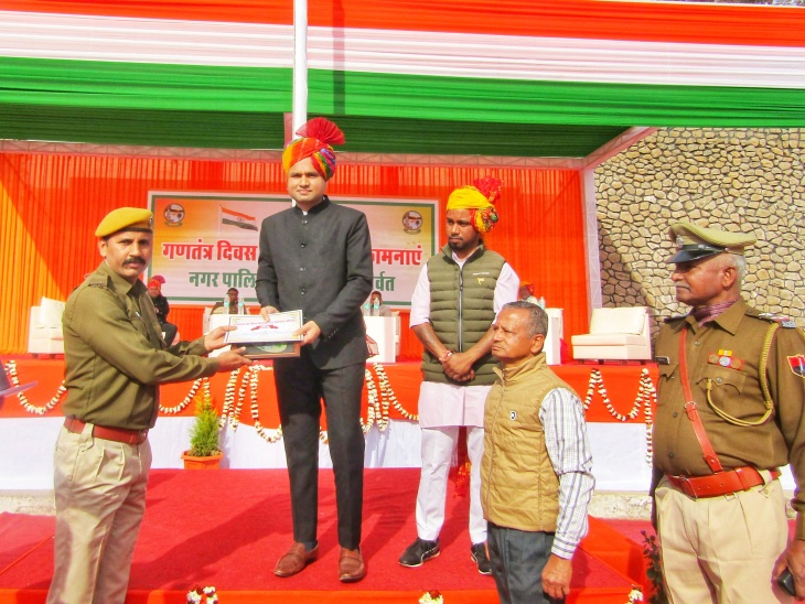 75th Republic Day Celebration: Sub Divisional Officer hoisted the flag ...