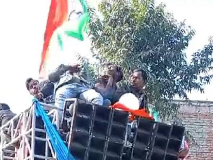 Youth participating in Tricolor Yatra dies due to electric shock ...
