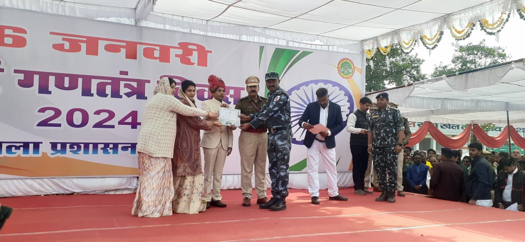 Minister of State for Backward Class Welfare, Krishna Gaur hoisted the ...
