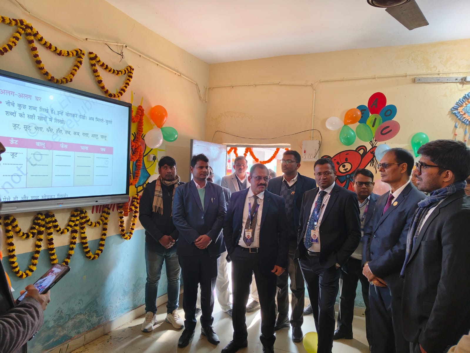 Smart class built in Muhammadabad Composite School of Mau | मऊ के ...