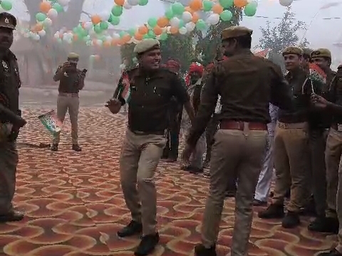 VIDEO of police personnel dancing on patriotic song