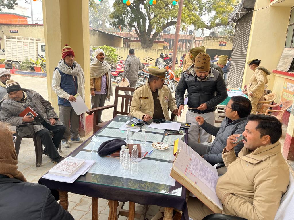 Samadhan Diwas organized in Muhammadabad Gohna Kotwali | मुहम्मदाबाद ...