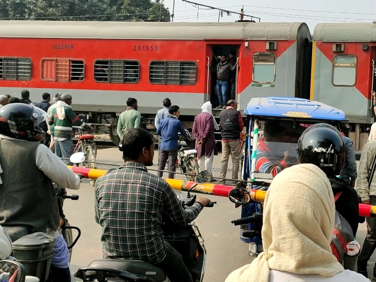 How will development happen in Mau if MLA-MP are in jail? | विधायक ...