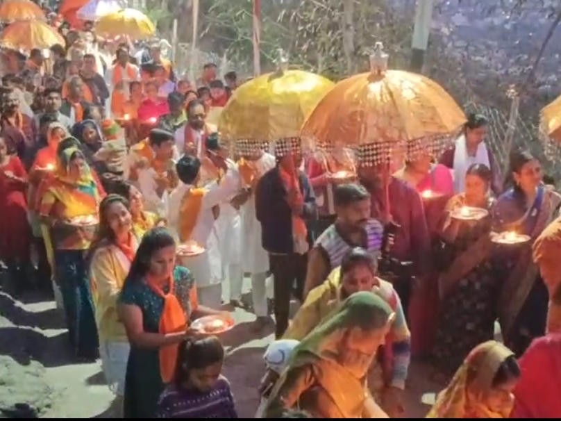 People of Sabarimala Ayyappa Seva Samaj arrived in traditional attire.
