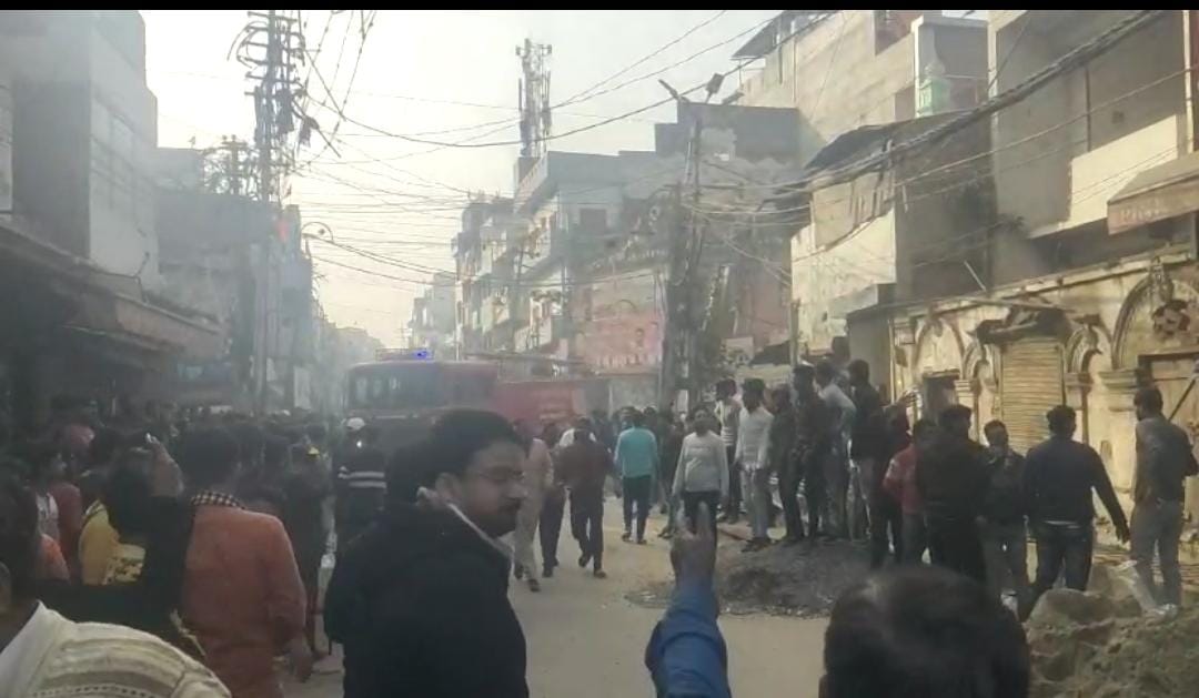 Ram Bhawan Kotha Parcha intersection of Mutthi Ganj police station area