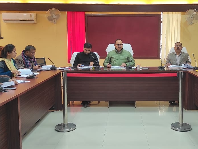 DM reviewed development works in Amethi | अमेठी में डीएम ने की विकास ...