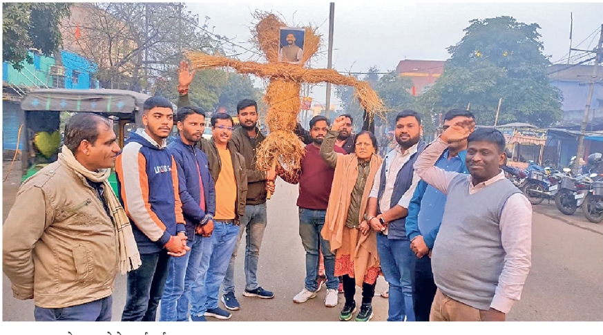 BJYM burns Chief Minister's effigy in protest against cancellation of ...