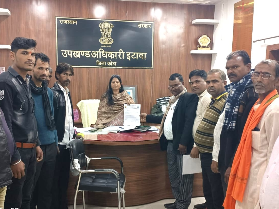 Case of not putting picture of Saraswati Mata in school | स्कूल में ...