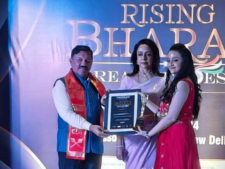 Munger's daughter becomes Rising Bharat Young Model of the Year | मुंगेर की बेटी बनी यंग मॉडल ऑफ ...