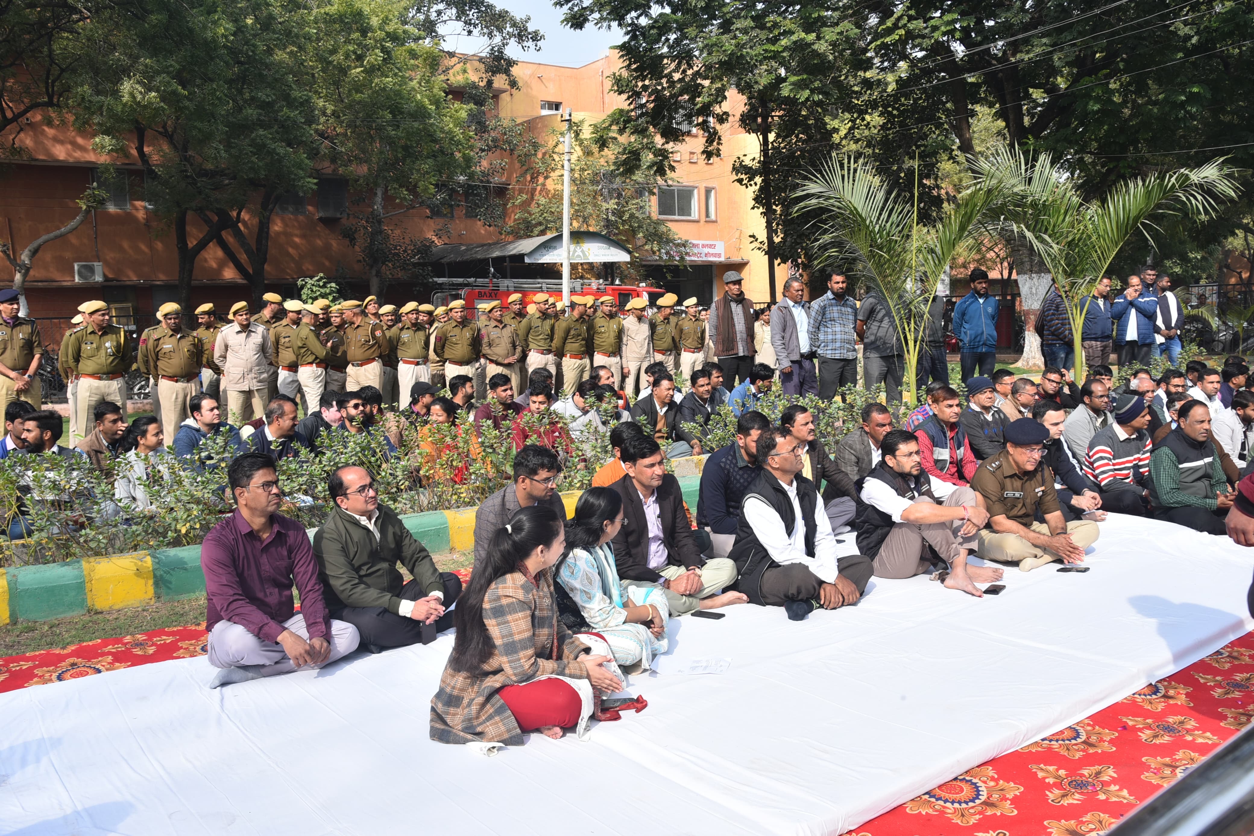 Officers and employees listened to Ramdhuni and bhajans