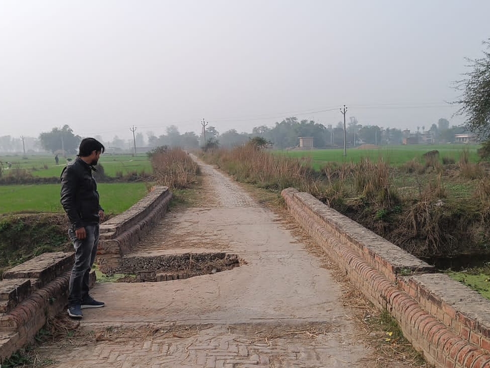 Gohda-Pandukpur culvert inviting accident | दुर्घटना को दावत दे रही ...