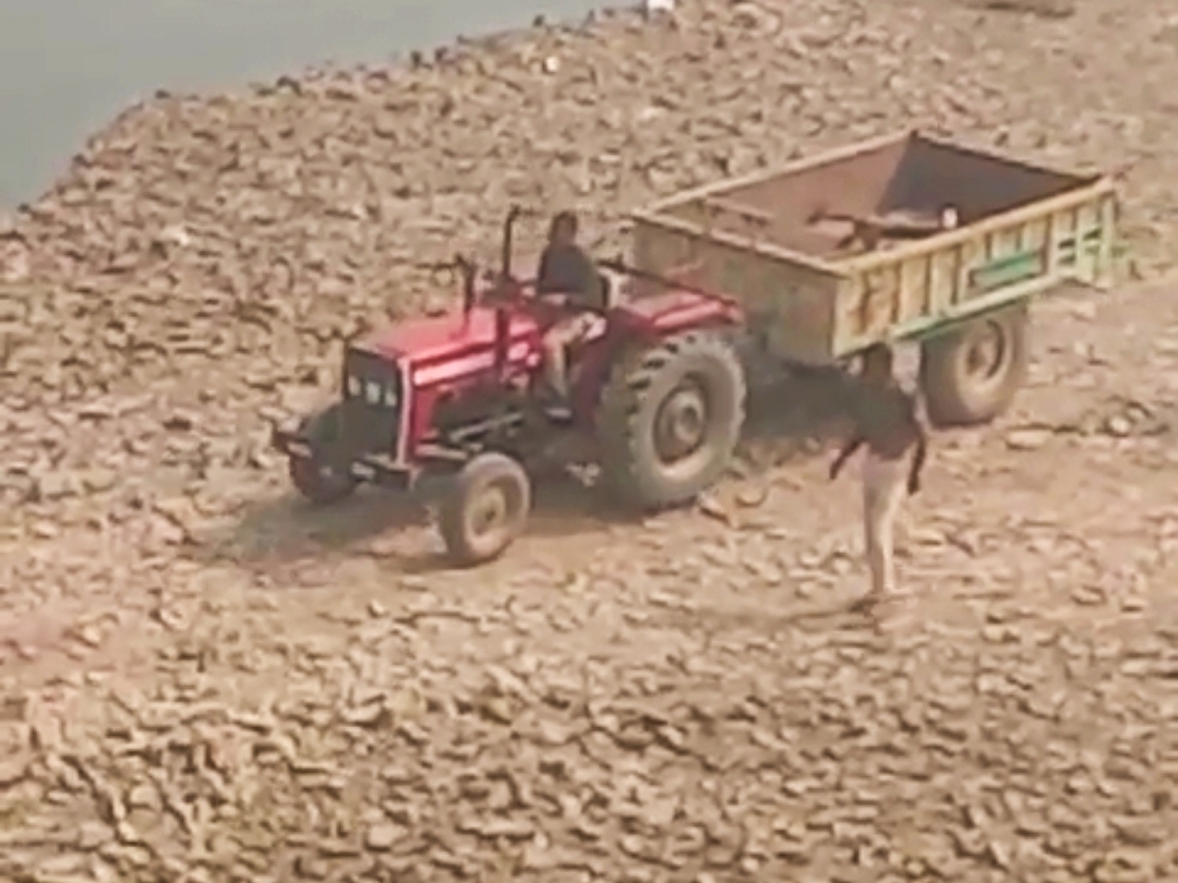 Police raid on the ghats of river Sindh: Clever drivers, seeing the ...