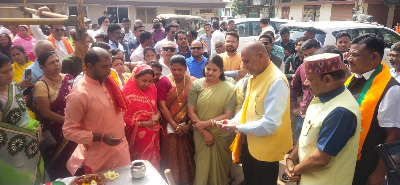 Community hall will be built near Shaheed Gundadhur Park, MLA Kiran Dev performed Bhoomi Pujan ...