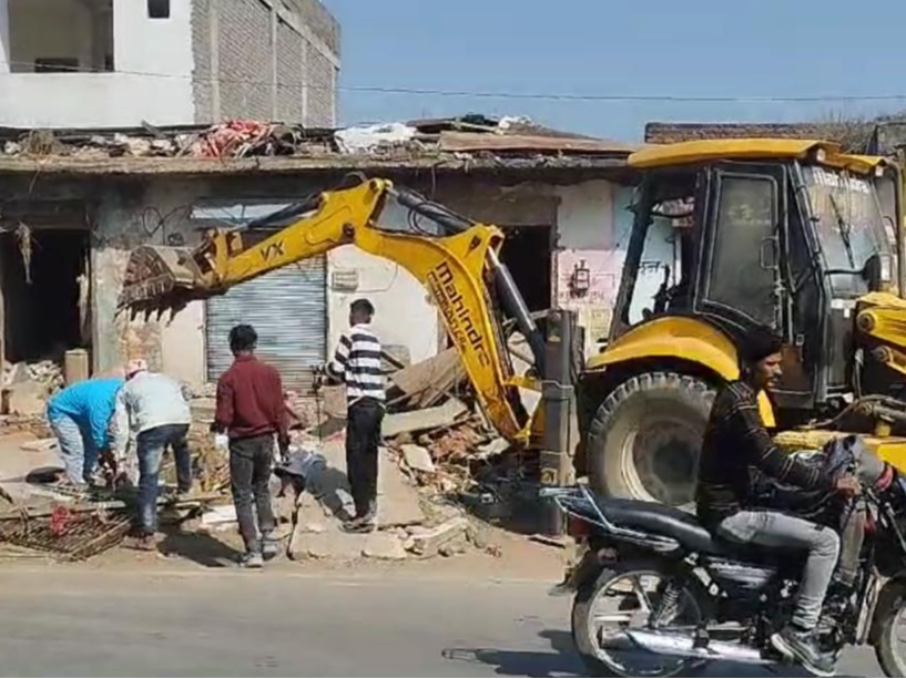 Action on encroachment in Partapur-Garhi