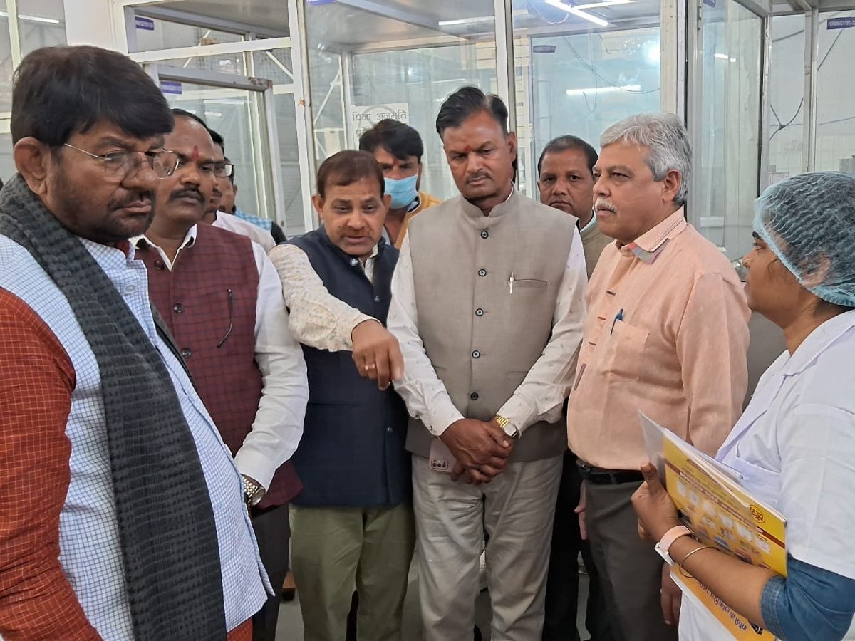 Minister Patel reached Bhopal's Sanchi Milk Dairy | भोपाल की सांची ...