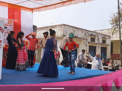 Annual function organized at Mahatma Gandhi School Piprau | महात्मा ...