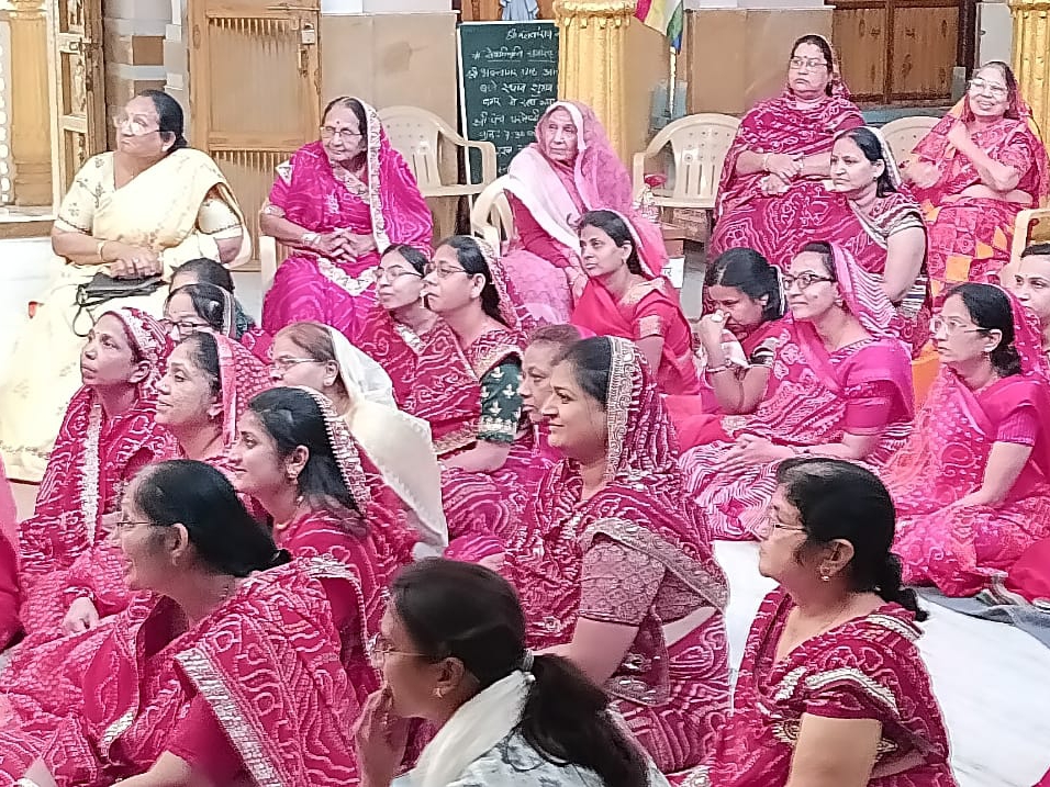 Aryika Ratna Vigyan Mati Ji Mata Ji's auspicious entry | आर्यिका रत्न ...