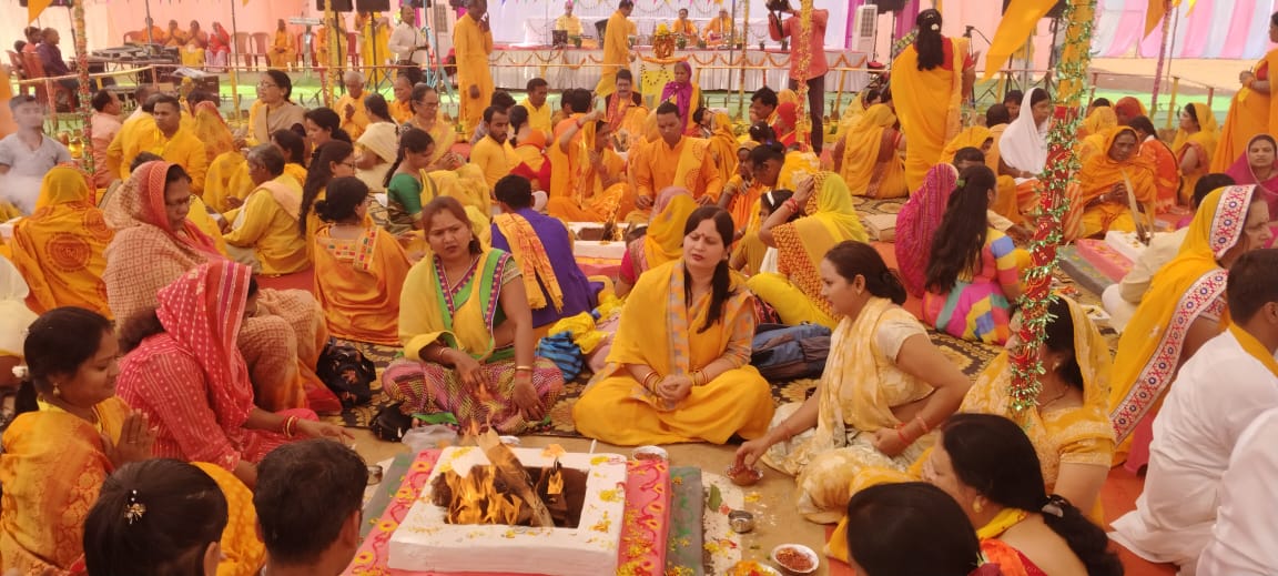 The consecration of Savitri and Durga Devi along with Gayatri Mata took ...