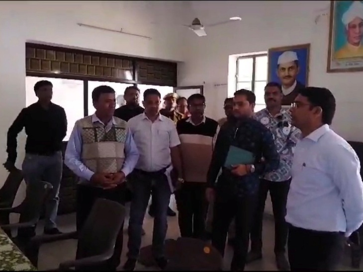 Collector expressed displeasure after seeing the disorders in the camp ...