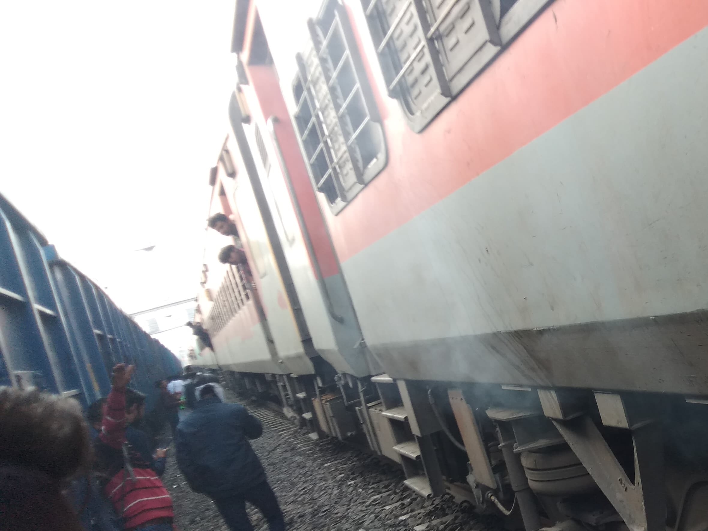Smoke came out from the brake shoe of Shipra Express train | क्षिप्रा ...