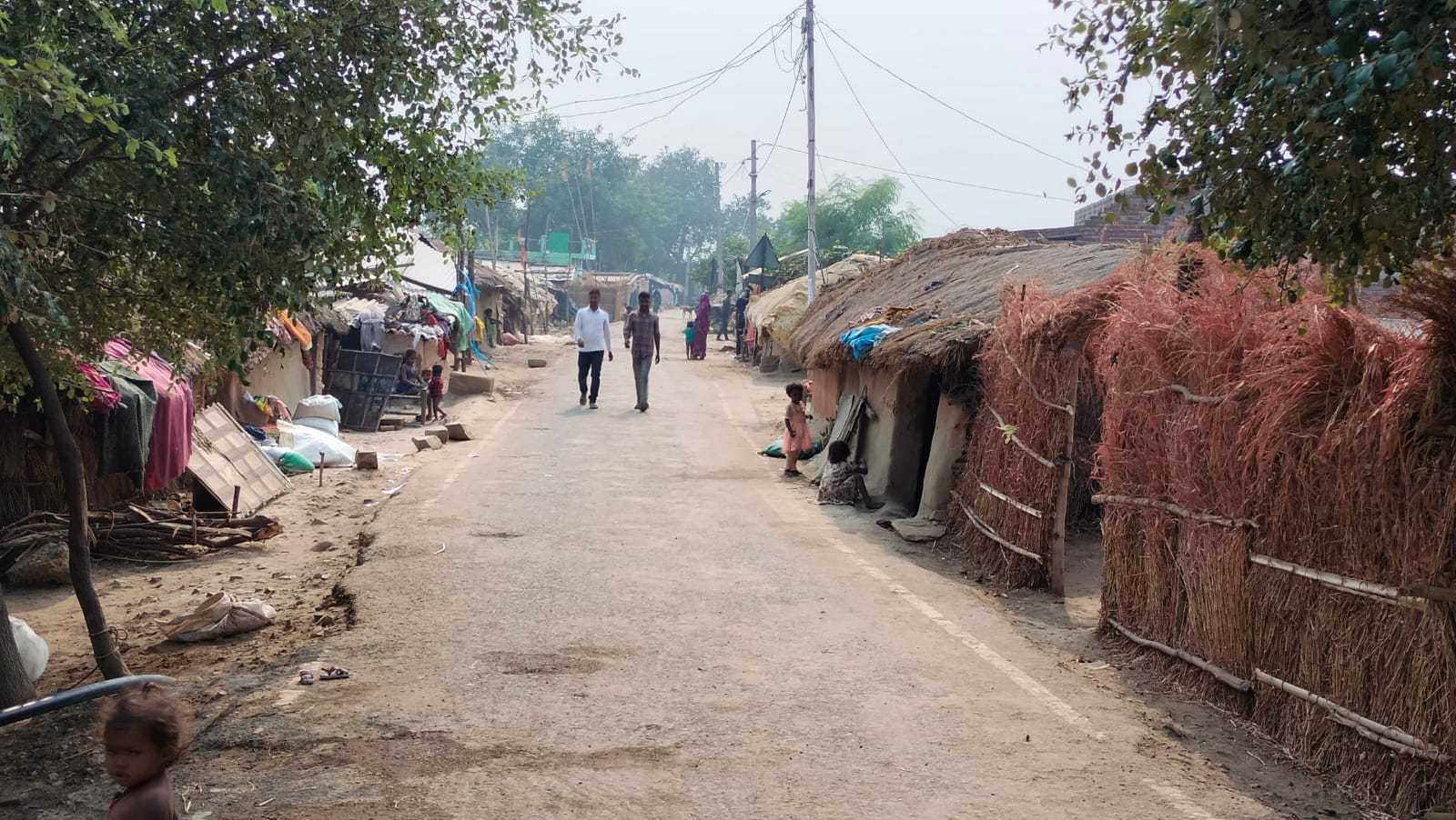 Mahadalit families of Azadnagar Mushari are forced to live in roadside ...